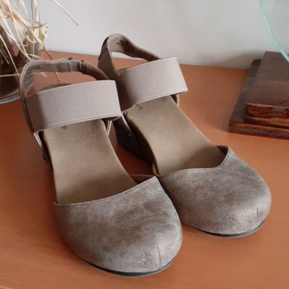 Ruff Hewn | Shoes | Ruff Hewn Claire Closed Toe Claire Wedge 6 | Poshmark